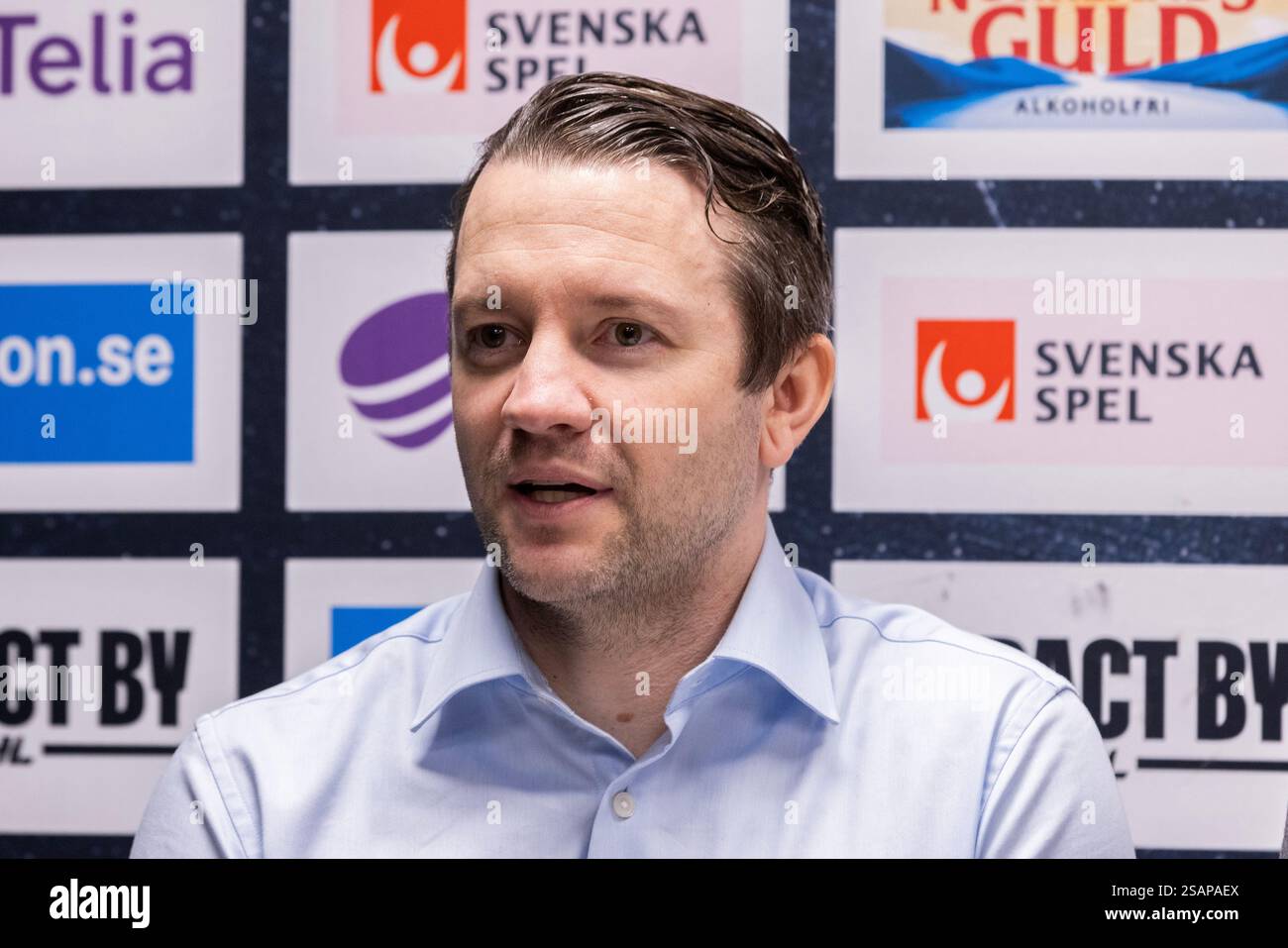 250130 Linköpings assisterande tränare Pär Arlbrandt under presskonferensen efter ...