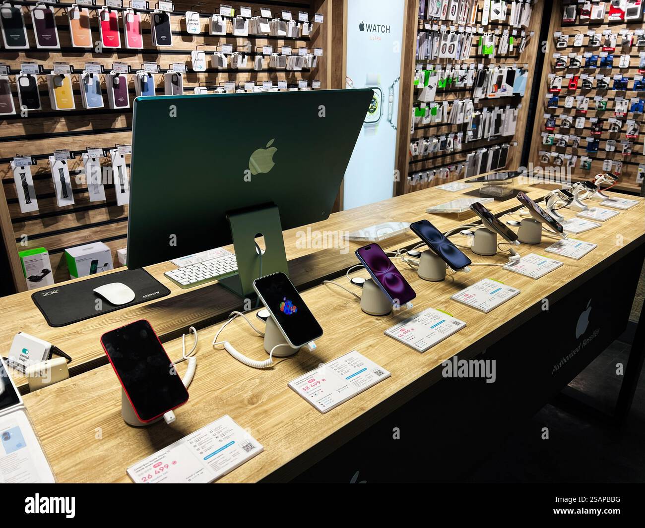 Storefront product setup hi-res stock photography and images - Alamy