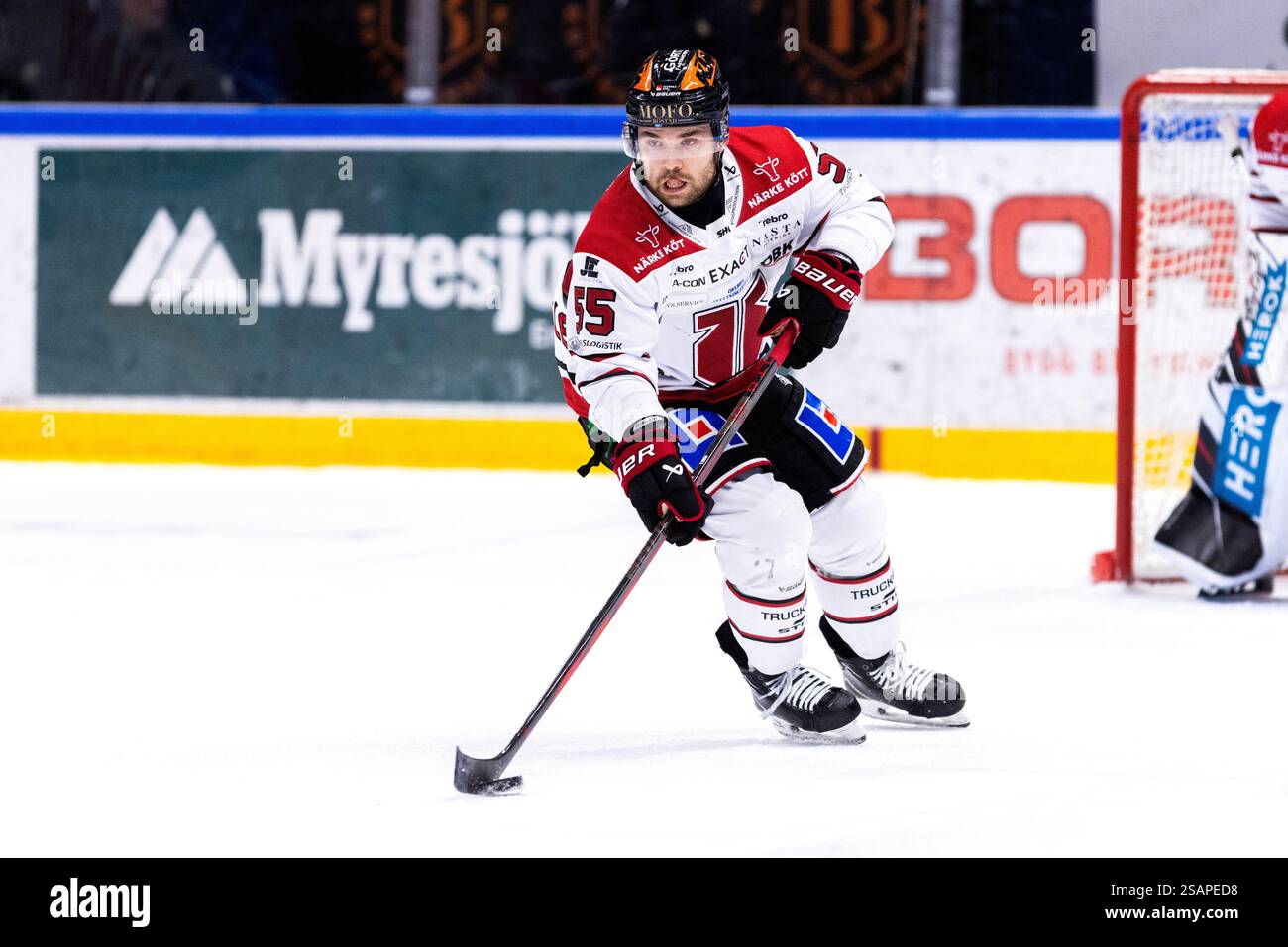 250130 Örebros David Quenneville under ishockeymatchen i SHL mellan ...