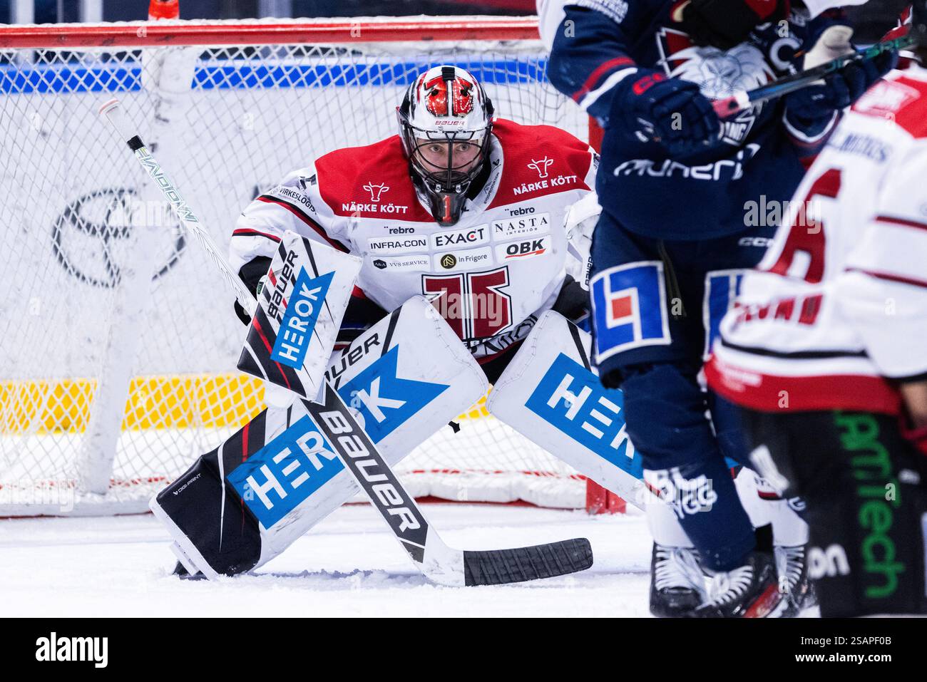 250130 Örebros målvakt Jhonas Enroth under ishockeymatchen i SHL mellan ...