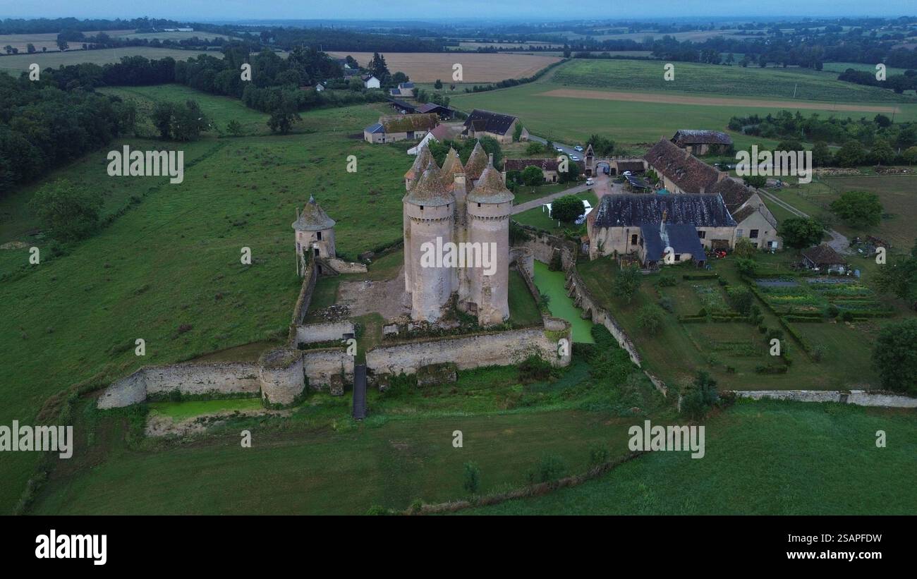 Sarzay castle hi-res stock photography and images - Alamy