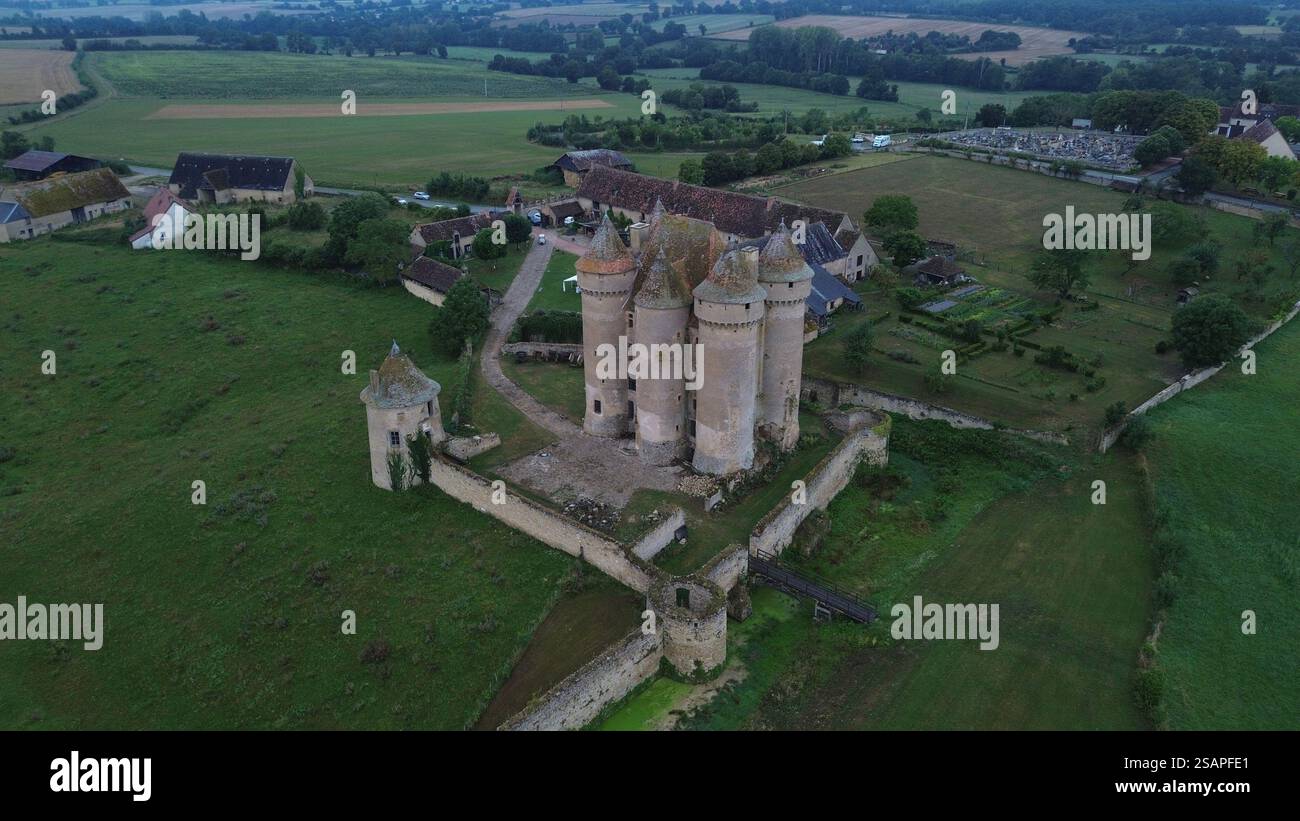 Sarzay castle hi-res stock photography and images - Alamy