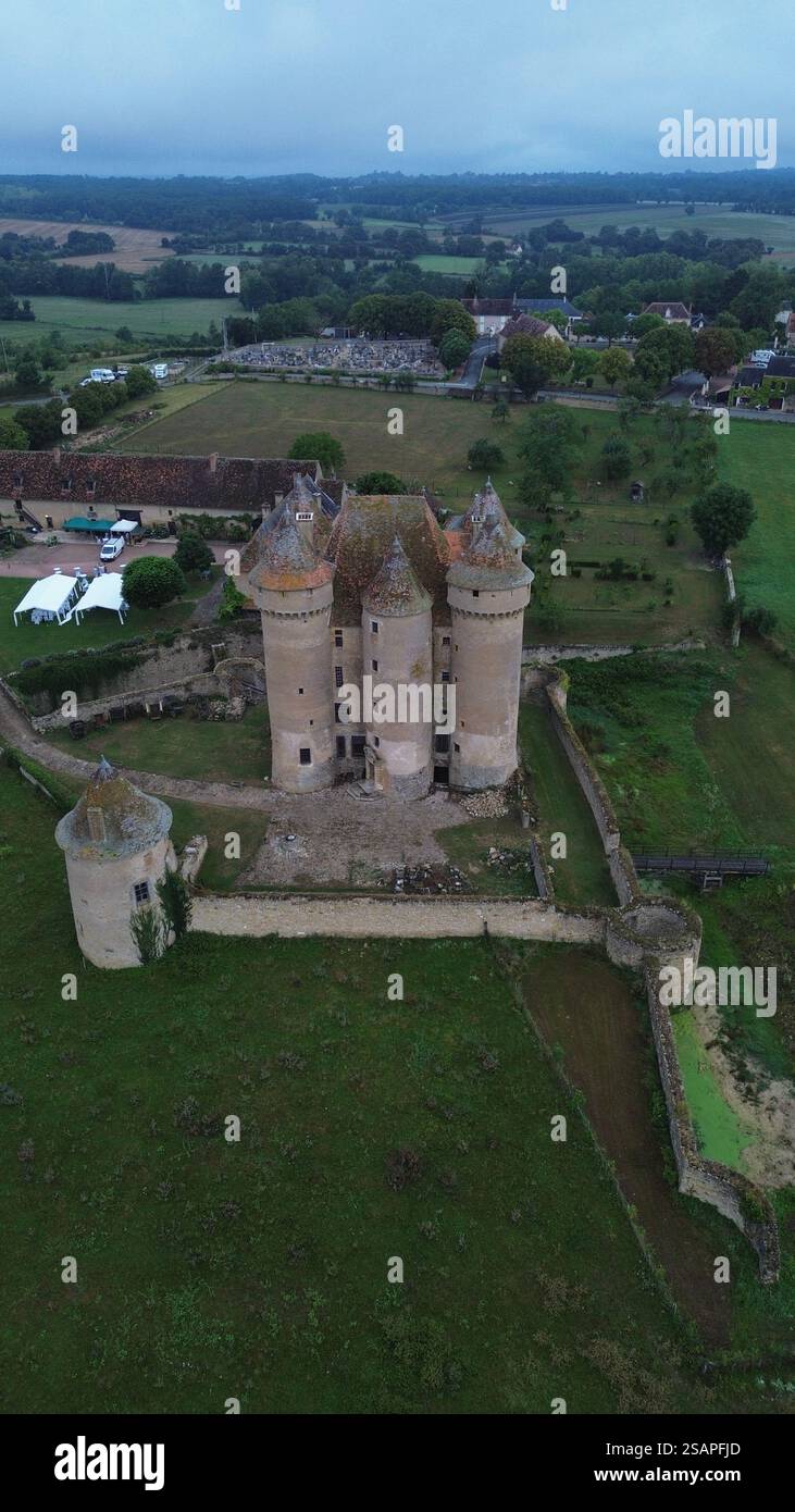 Sarzay castle hi-res stock photography and images - Alamy