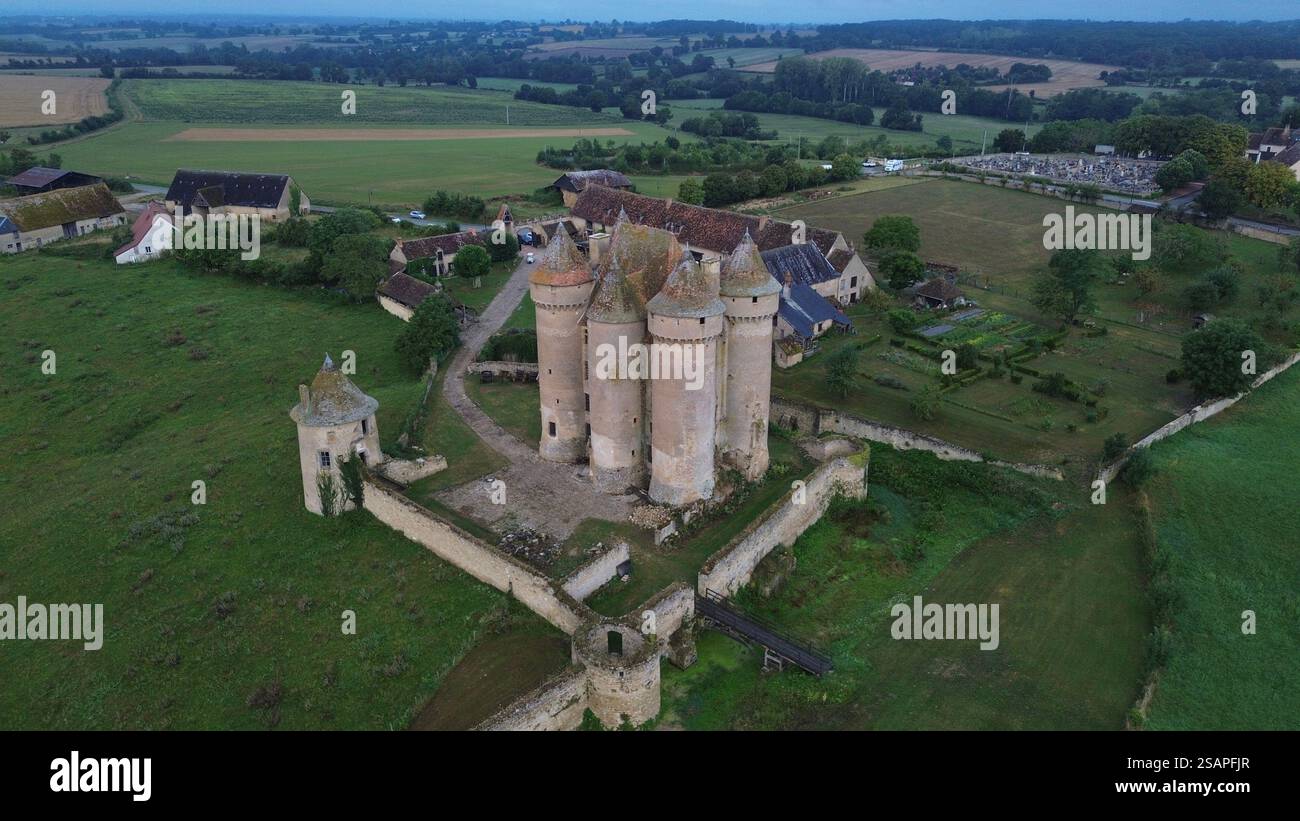 Sarzay castle hi-res stock photography and images - Alamy