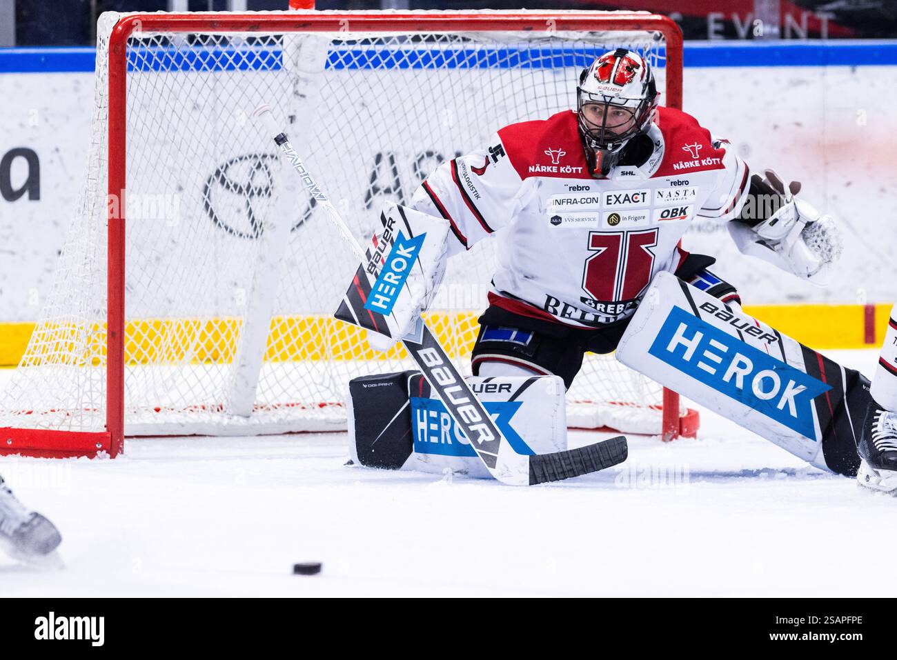250130 Örebros målvakt Jhonas Enroth under ishockeymatchen i SHL mellan ...