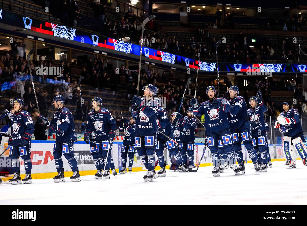 250130 Linköpings spelare jublar efter ishockeymatchen i SHL mellan ...