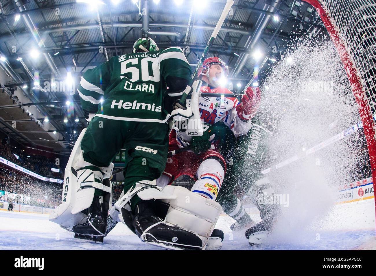 Karlstad, Sverige. 30th Jan, 2025. 250130 Färjestads målvakt Damian Clara och Timrås Jonathan ...