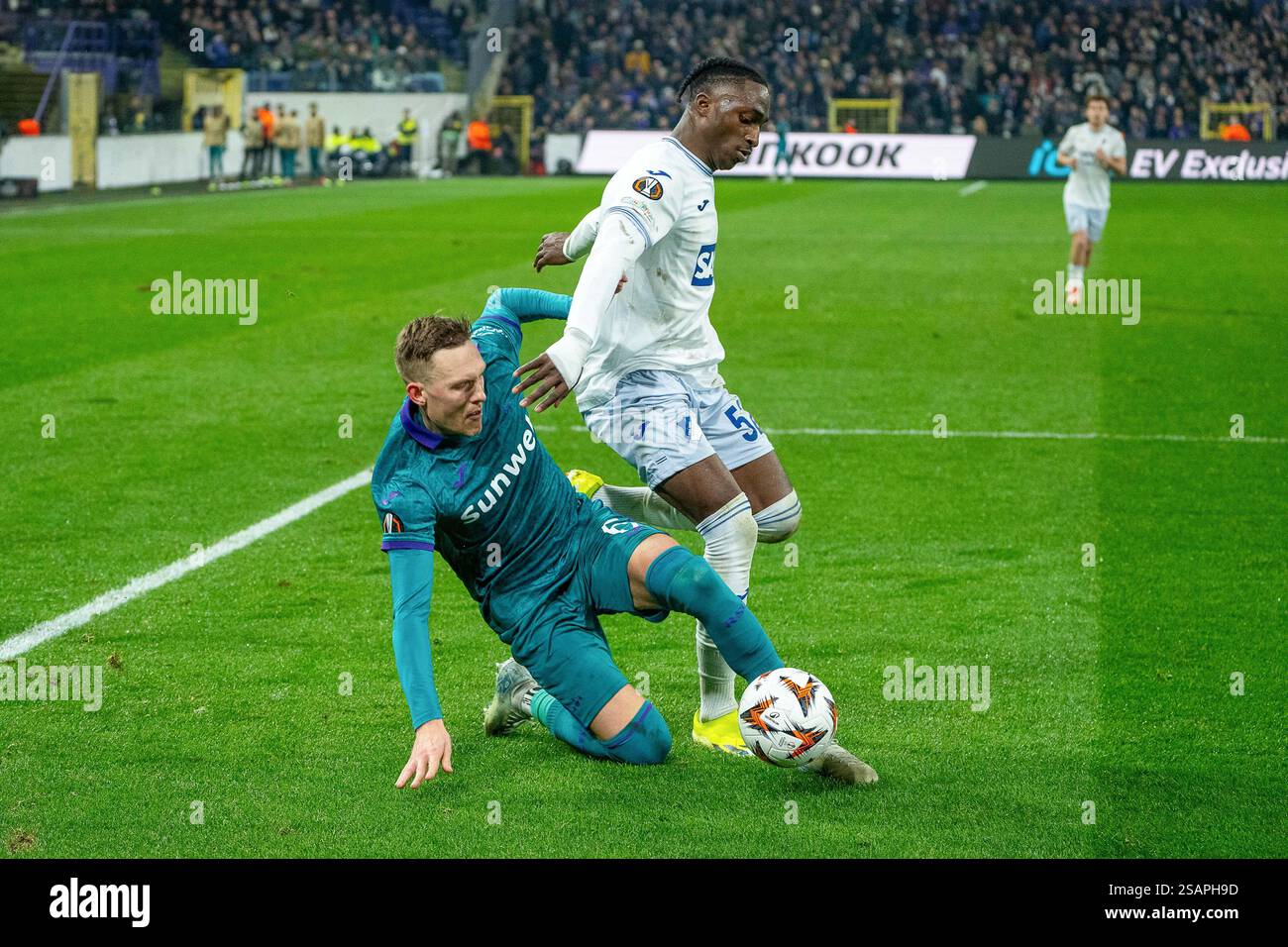 Graetsche durch Ludwig Augustinsson (RSC Anderlecht, #06) an David ...