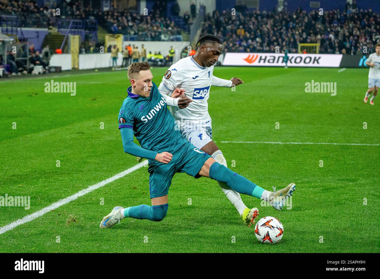 Graetsche durch Ludwig Augustinsson (RSC Anderlecht, #06) an David ...