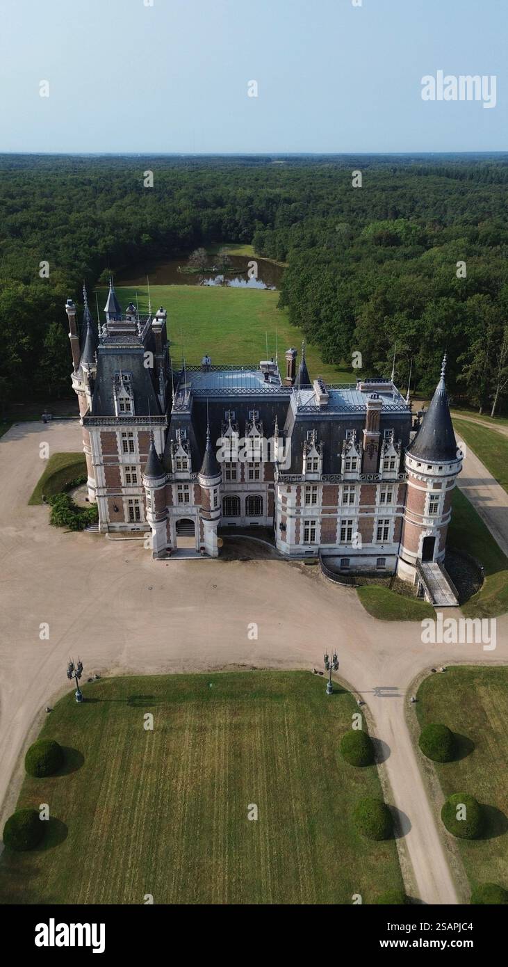 Vouzeron castle hi-res stock photography and images - Alamy