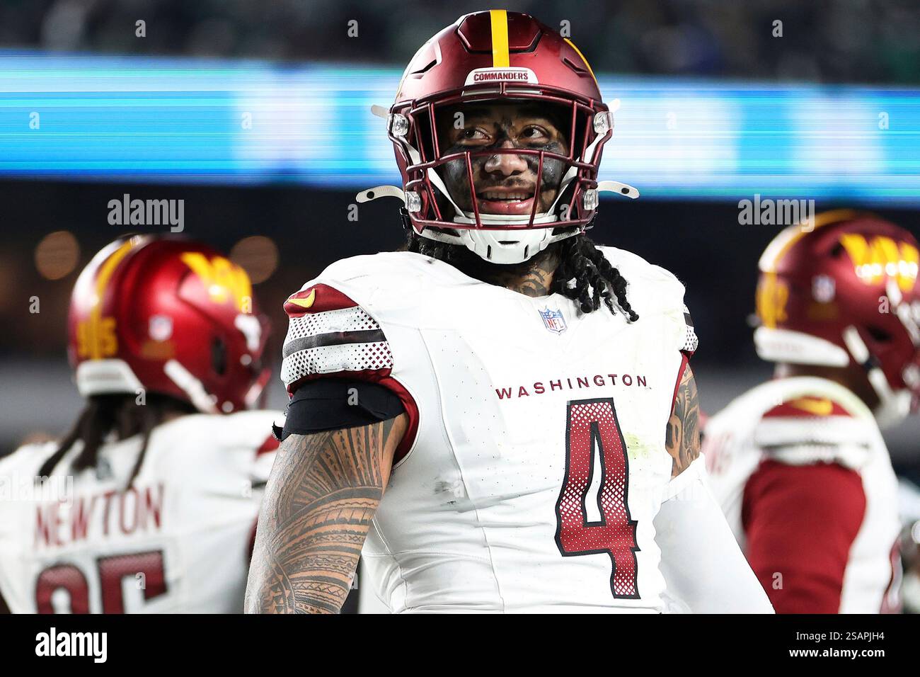 Washington Commanders linebacker Frankie Luvu (4) interacts with fans ...