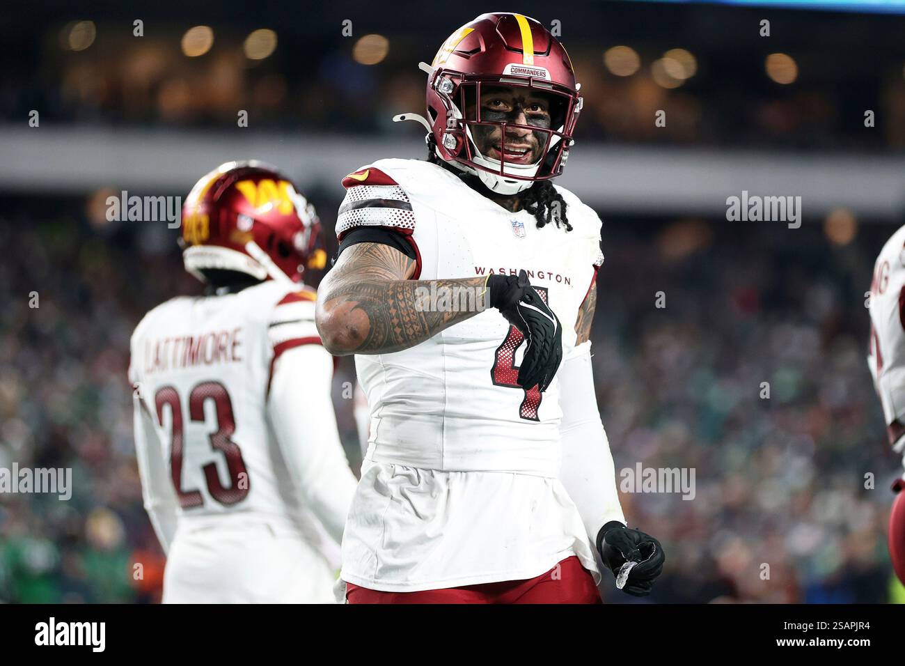 Washington Commanders linebacker Frankie Luvu (4) interacts with fans ...