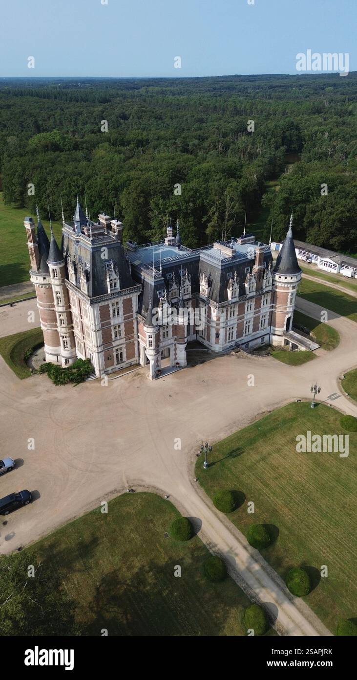 Vouzeron castle hi-res stock photography and images - Alamy