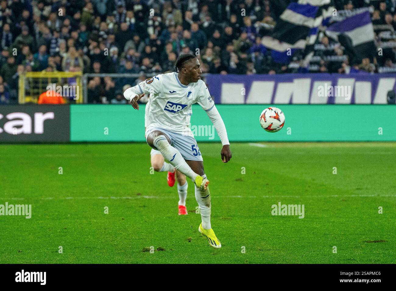 Annahme von David Mokwa (TSG Hoffenheim, #52) RSC Anderlecht vs. TSG ...