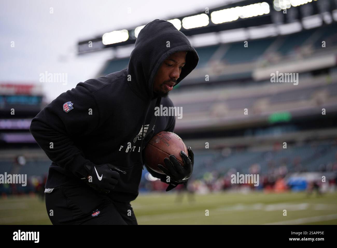 Philadelphia Eagles' Kenneth Gainwell warms up before the NFC ...