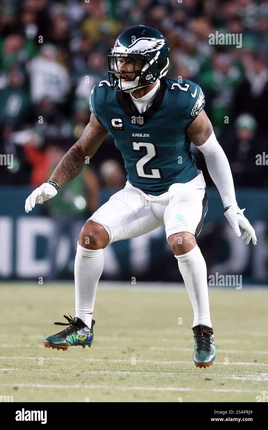 Philadelphia Eagles cornerback Darius Slay Jr. (2) drops back into ...