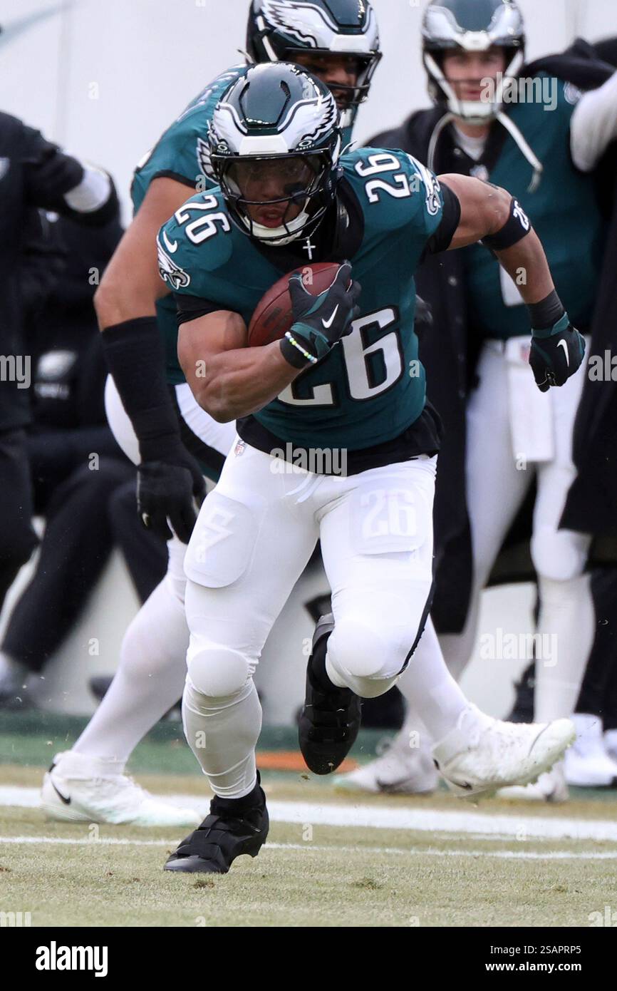 Philadelphia Eagles running back Saquon Barkley (26) runs with the ball ...