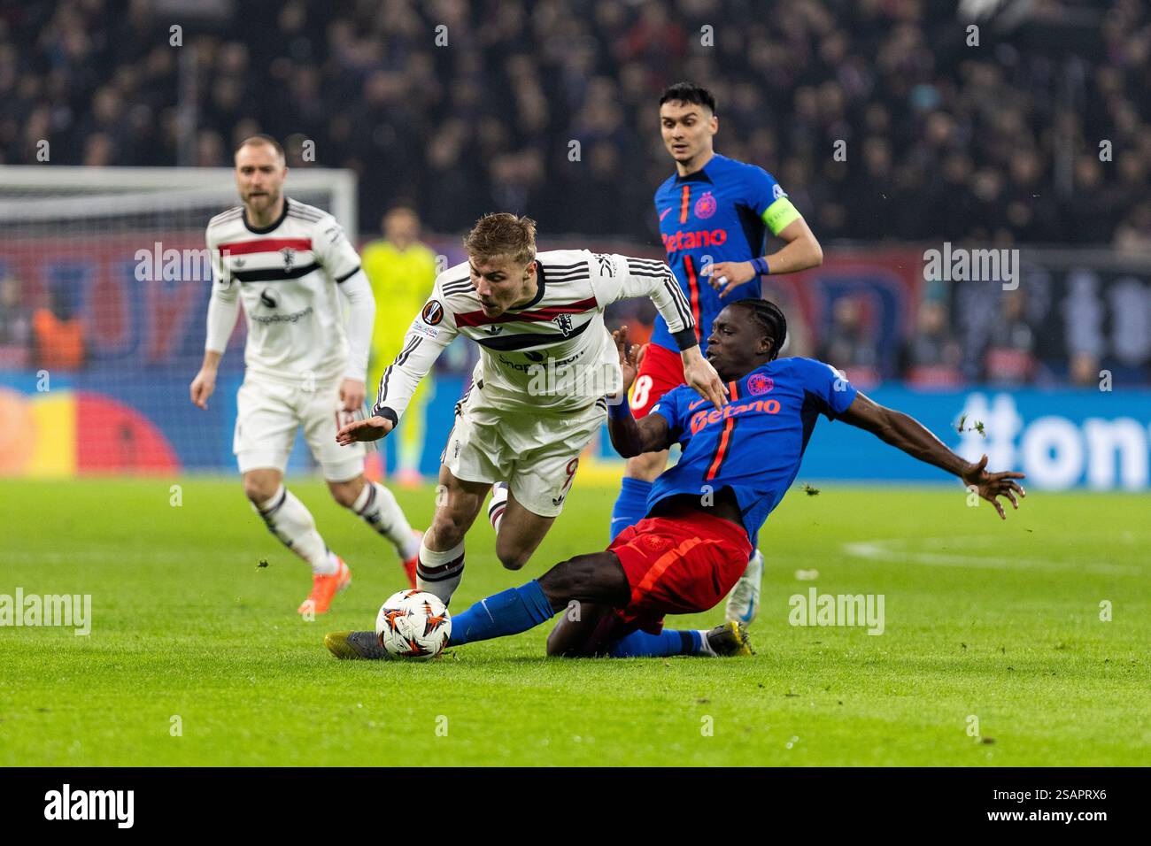 Joyskim Dawa of FCSB and Rasmus Hojlund of Manchester United in action ...