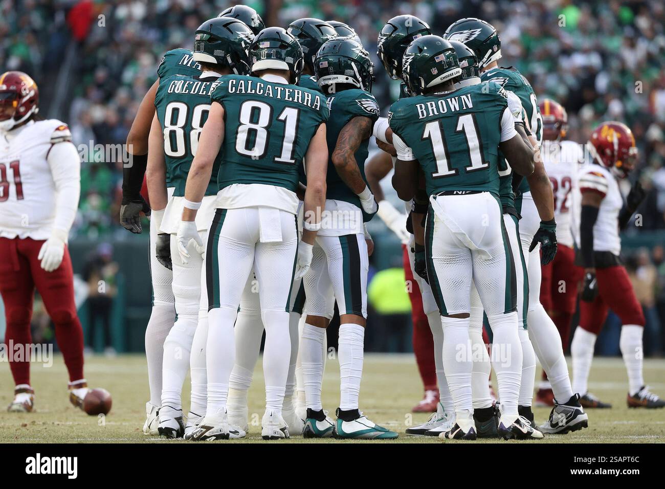 Philadelphia Eagles players huddle up during the NFC Championship NFL ...
