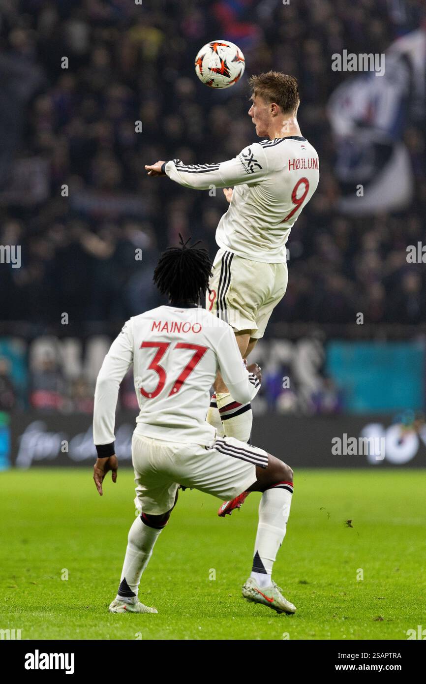 Rasmus Hojlund of Manchester United and Kobbie Mainoo of Manchester ...
