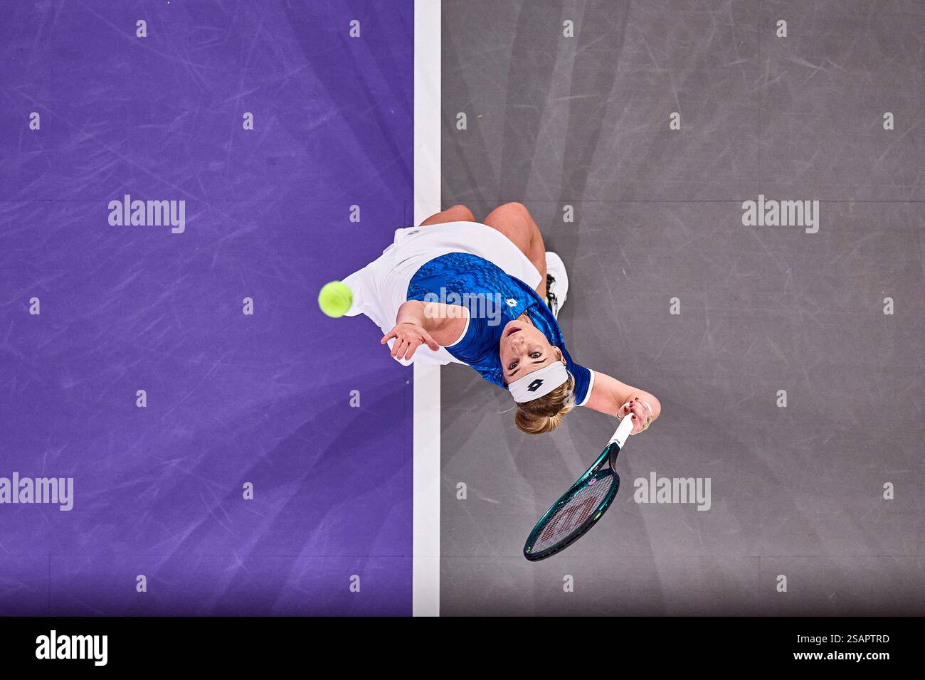 Linz, Upper Austria, Austria. 30th Jan, 2025. Anna Blinkova, serve to ...