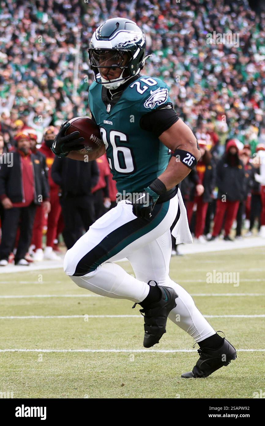 Philadelphia Eagles running back Saquon Barkley (26) runs with the ball ...