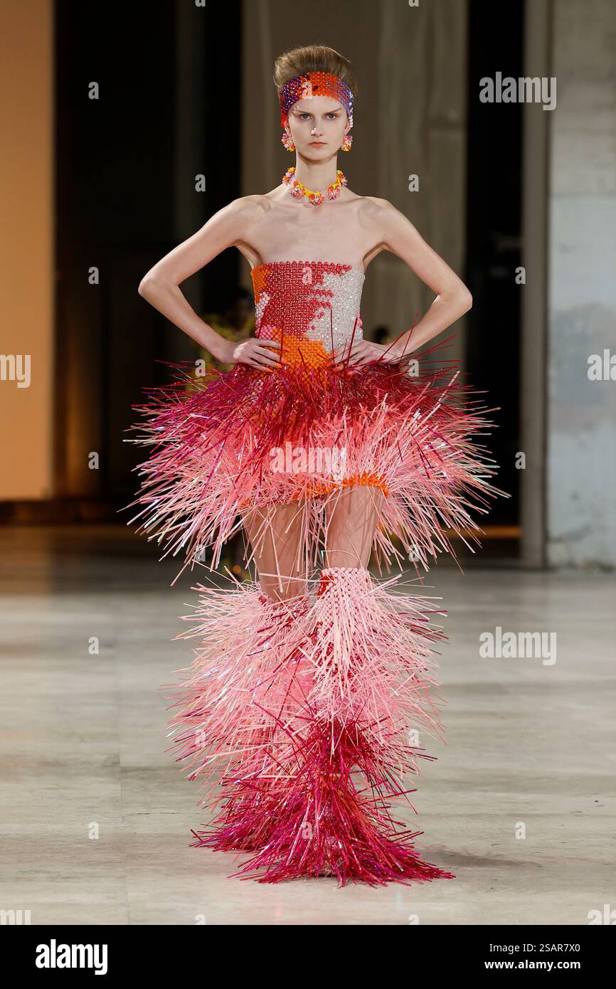 Paris, Frankreich. 30th Jan, 2025. GERMANIER Haute Couture Spring ...