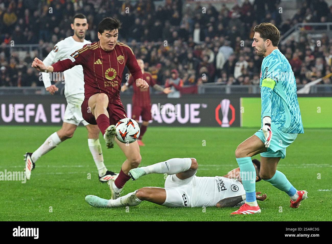 Rome, Lazio. 30th Jan, 2025. Eldor Shomurodov of AS Roma scores his ...
