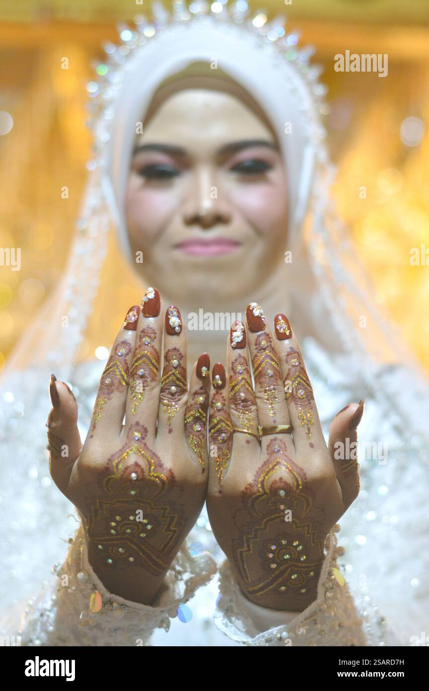 TARAKAN - INDONESIA, 11 January 2024 : portrait of a beautiful bugis ...
