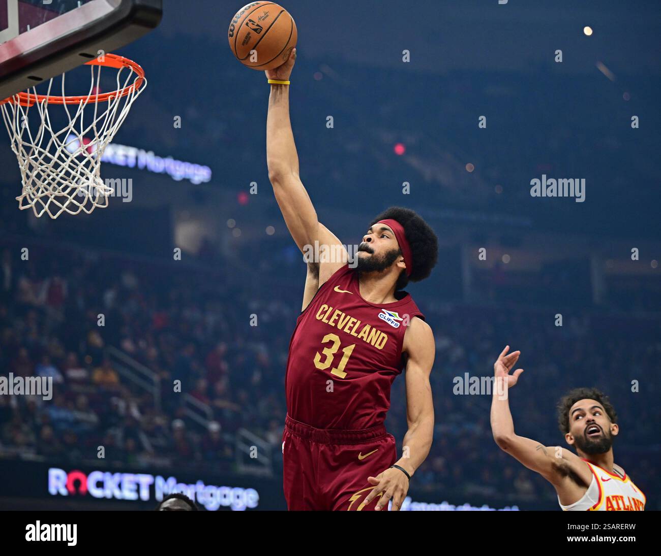 Cleveland Cavaliers center Jarrett Allen (31) dunks against Atlanta ...