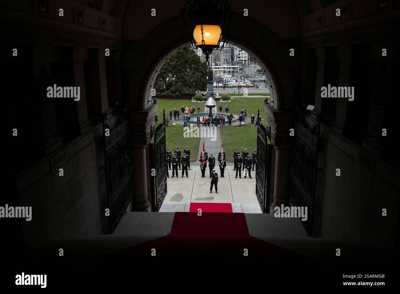 An honour guard and a small crowd of onlookers wait for British ...