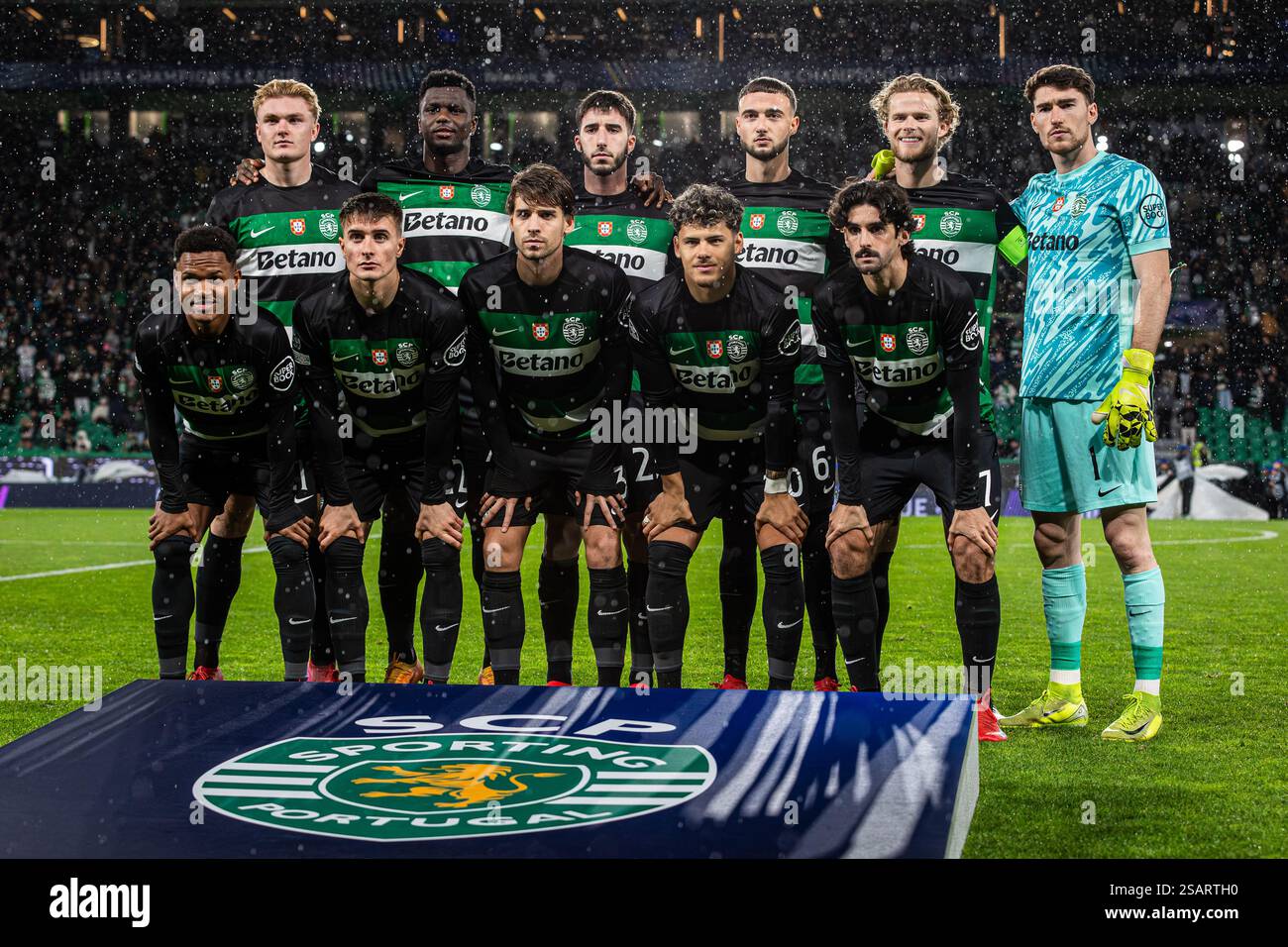 Lisboa, Portugal. 29th Jan, 2025. Sporting CP team squad seen during the UEFA Champions League ...