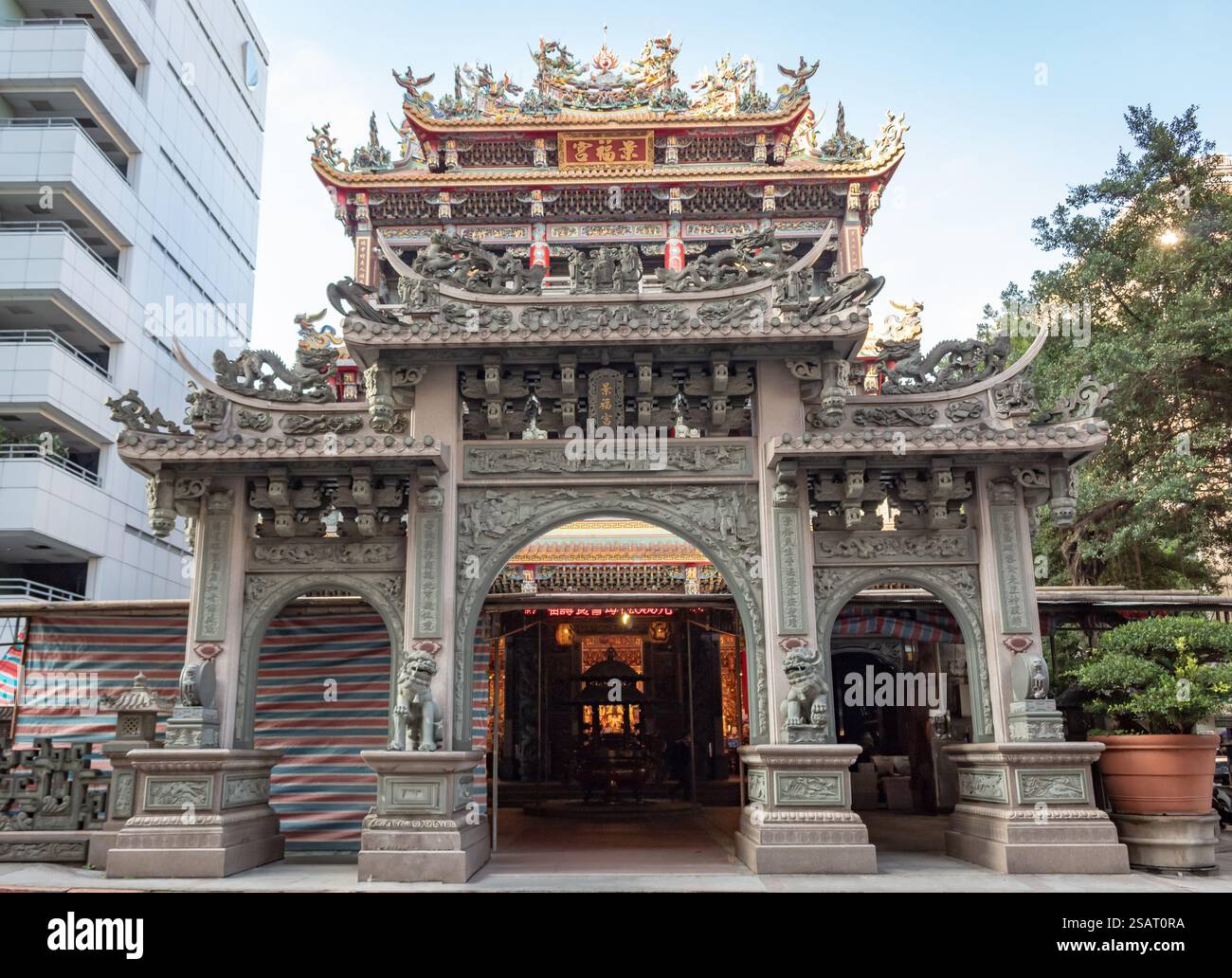 Taipei confucius temple gate hi-res stock photography and images - Alamy