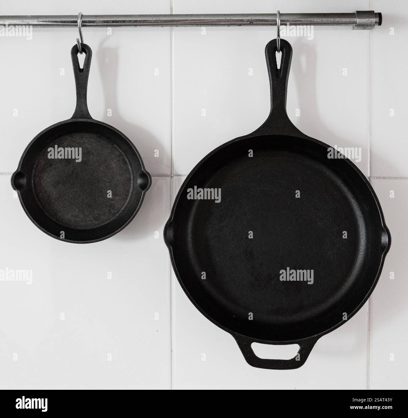 Antique skillets hi-res stock photography and images - Alamy
