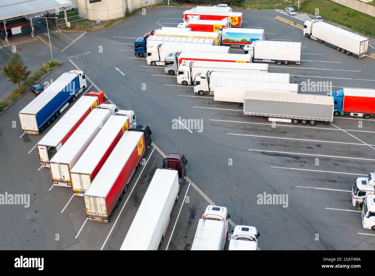 Top view factory parking area hi-res stock photography and images - Alamy