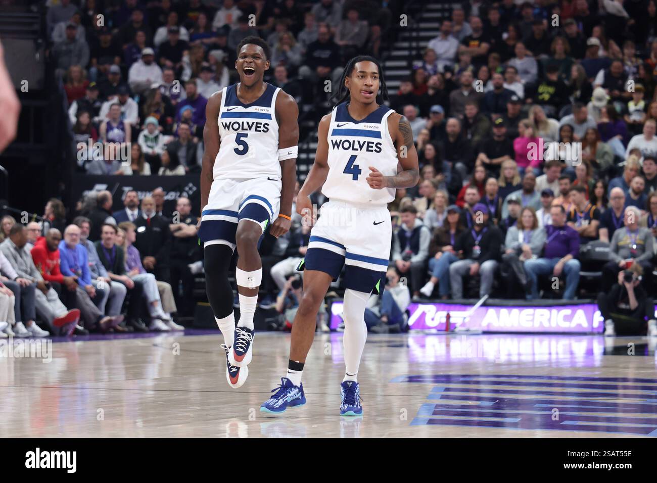 Minnesota Timberwolves guard Anthony Edwards (5) reacts after a shot by ...