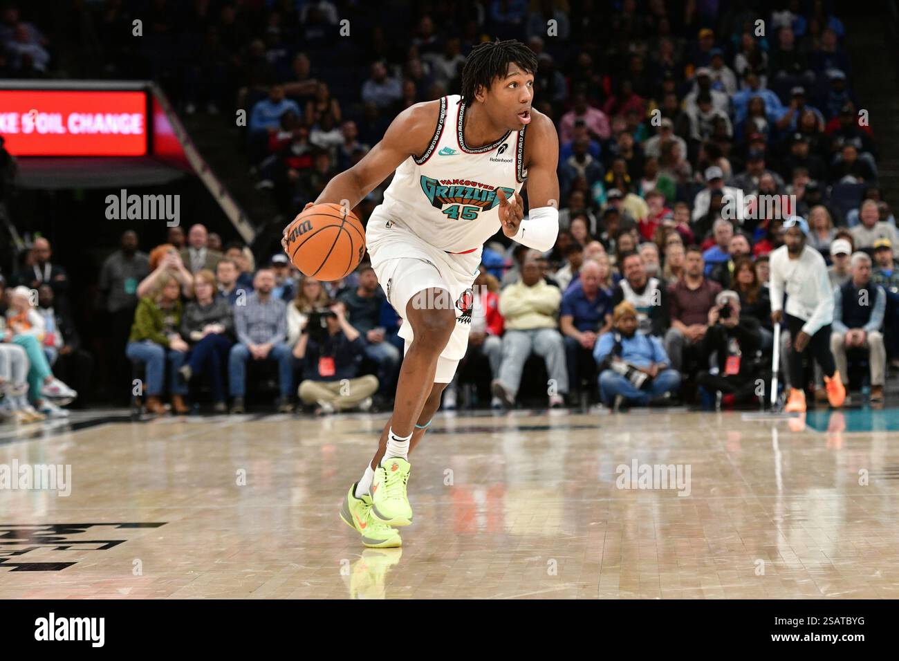 Memphis Grizzlies forward GG Jackson II (45) handles the ball in the ...