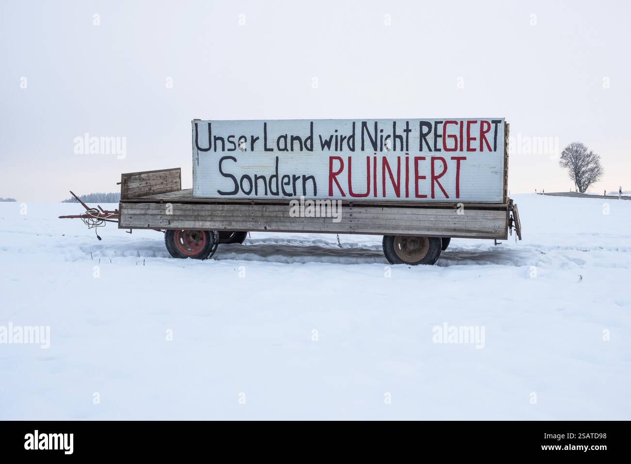 Farmers protest against the German government's cuts to agricultural ...