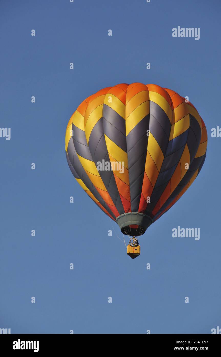 Hot air balloon rising above the horizon Stock Photo - Alamy