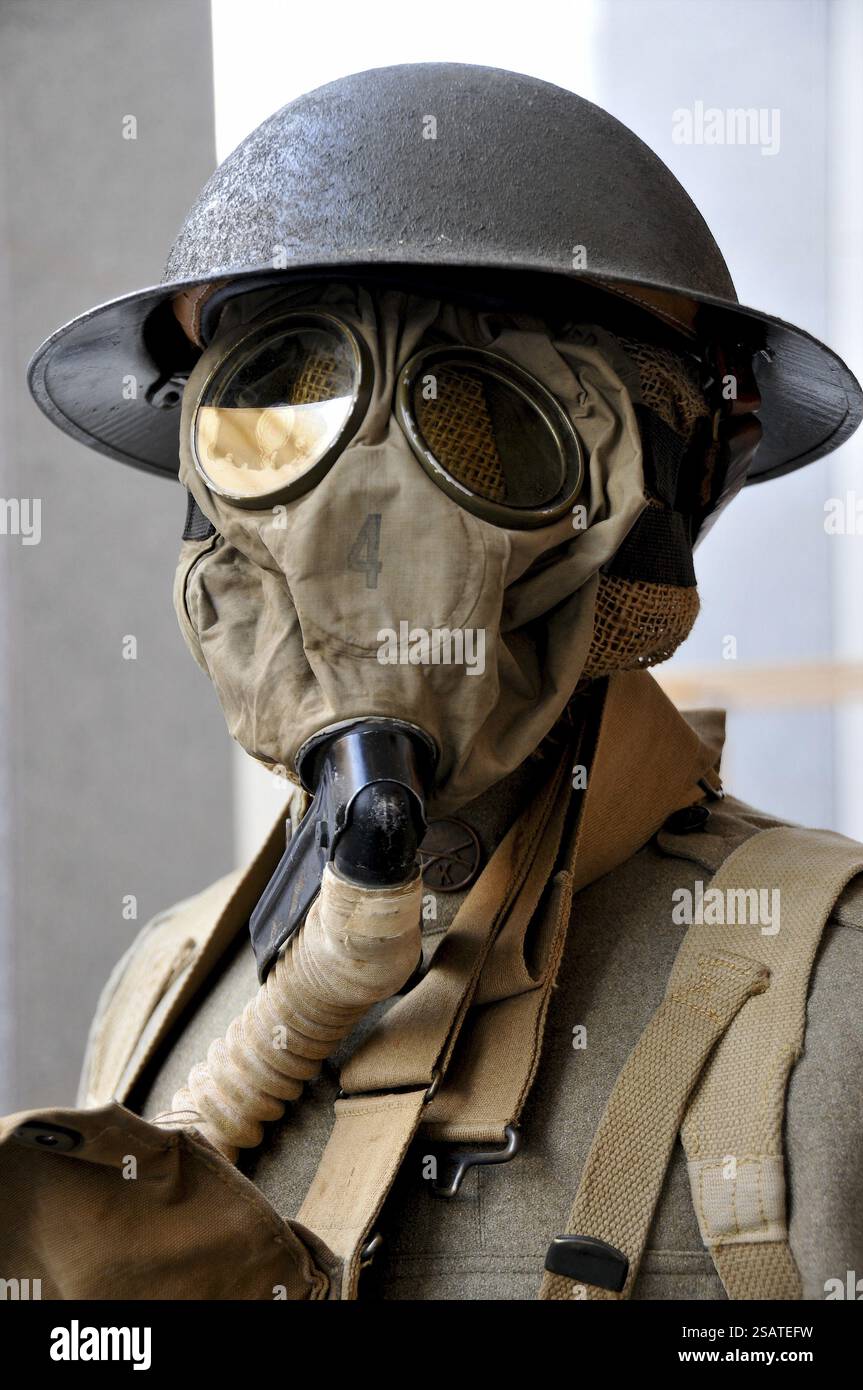 WWI soldier wearing a protective gas mask Stock Photo - Alamy