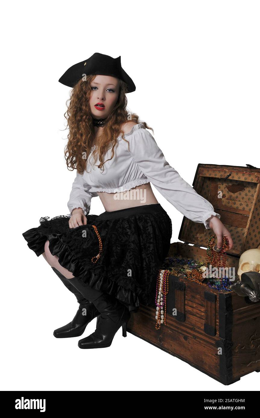 Beautiful young woman pirate opening a treasure chest Stock Photo - Alamy