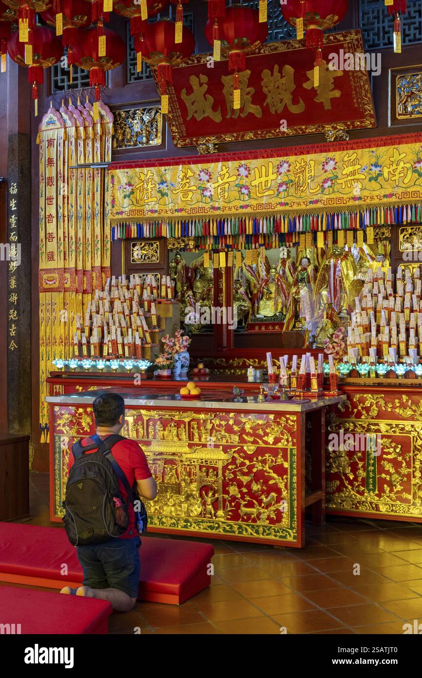 Praying man, Chinese temple, George Town, Penang, Malaysia, Southeast ...