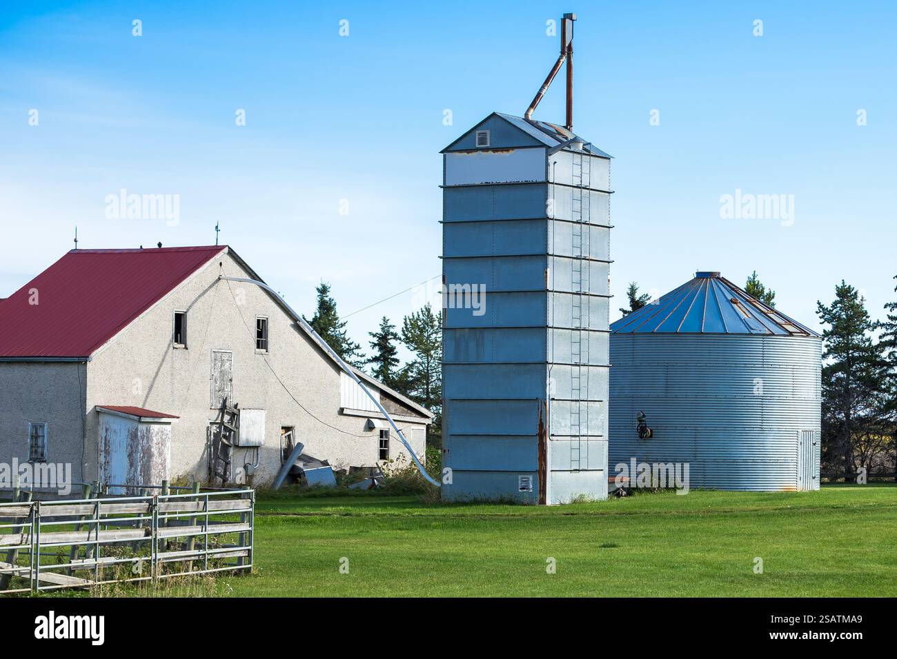 On farm feed mixing mill Stock Photo - Alamy