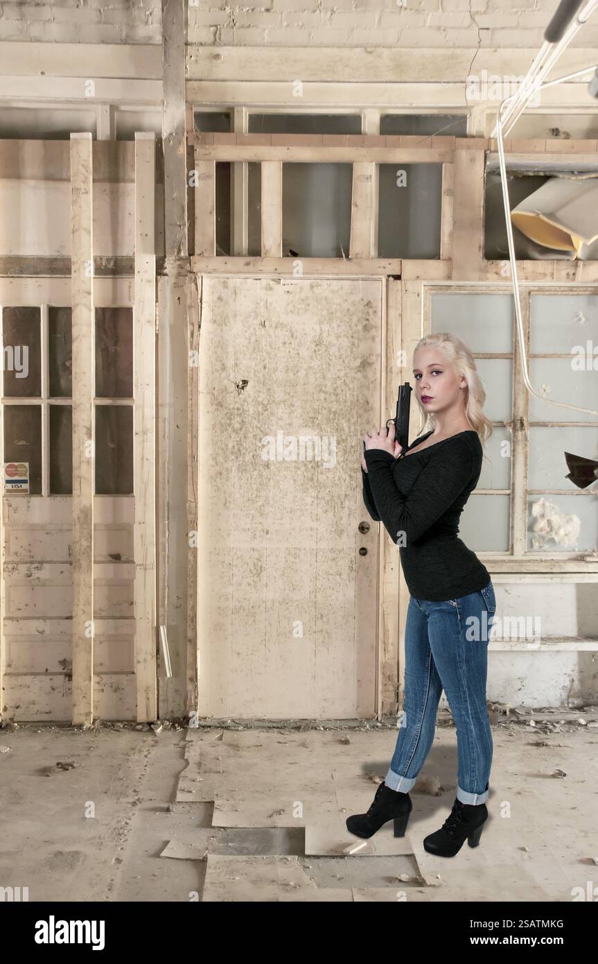 Beautiful woman with a loaded handgun pistol Stock Photo - Alamy