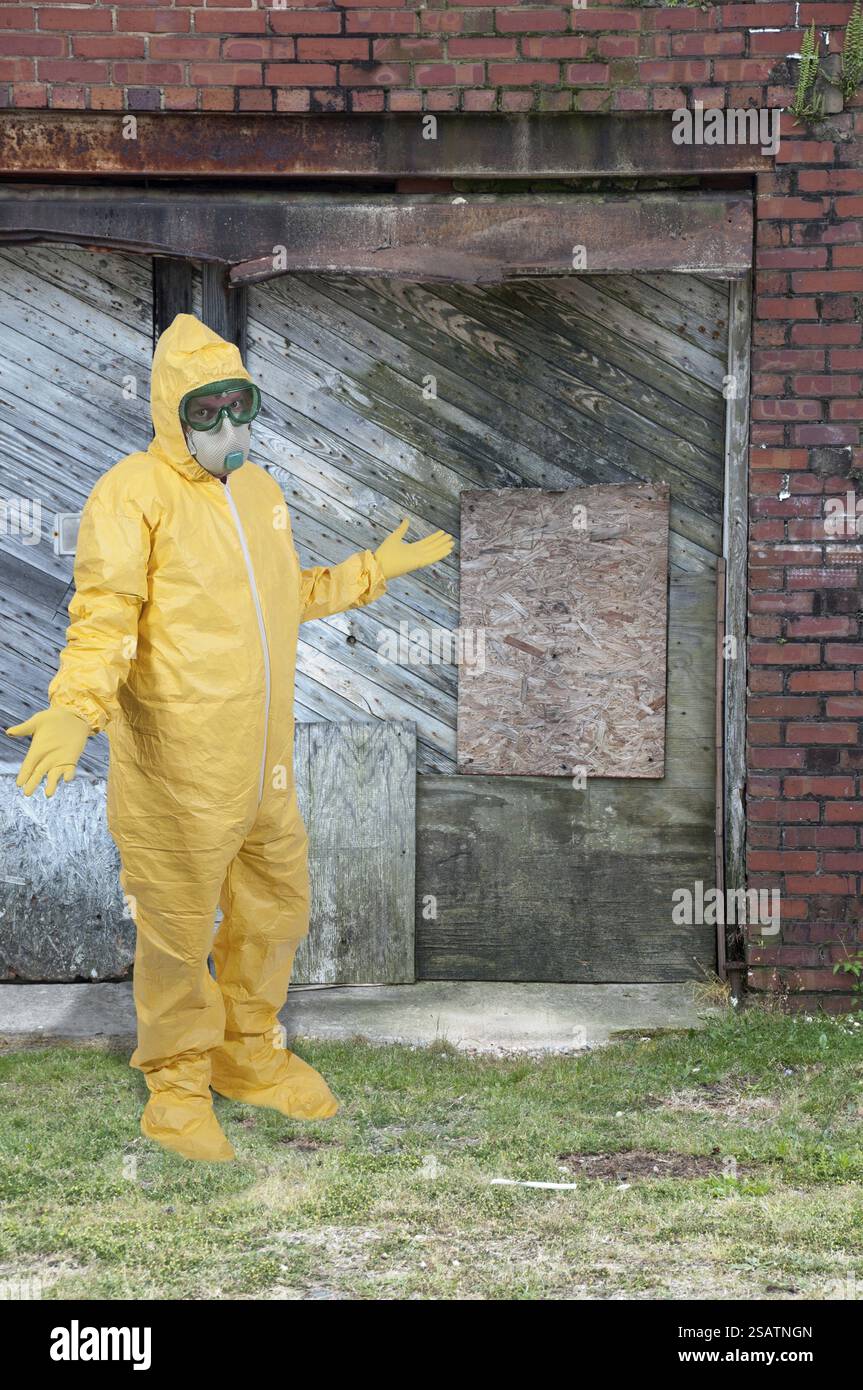 Man wearing a hazmat suit in the face of infectious disease Stock Photo ...