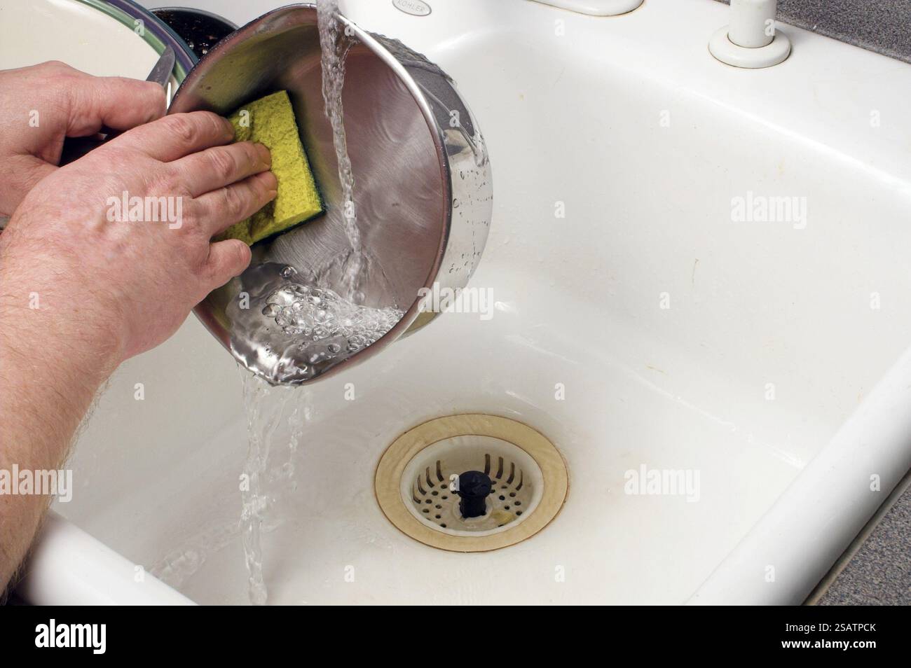 Dishwashes hi-res stock photography and images - Alamy