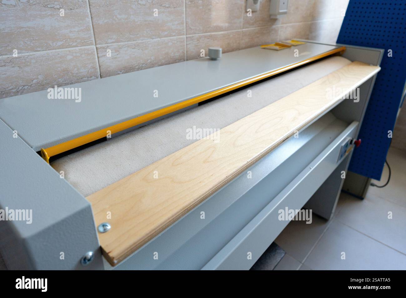 Woodworking machine for shaping and finishing in a workshop setting ...
