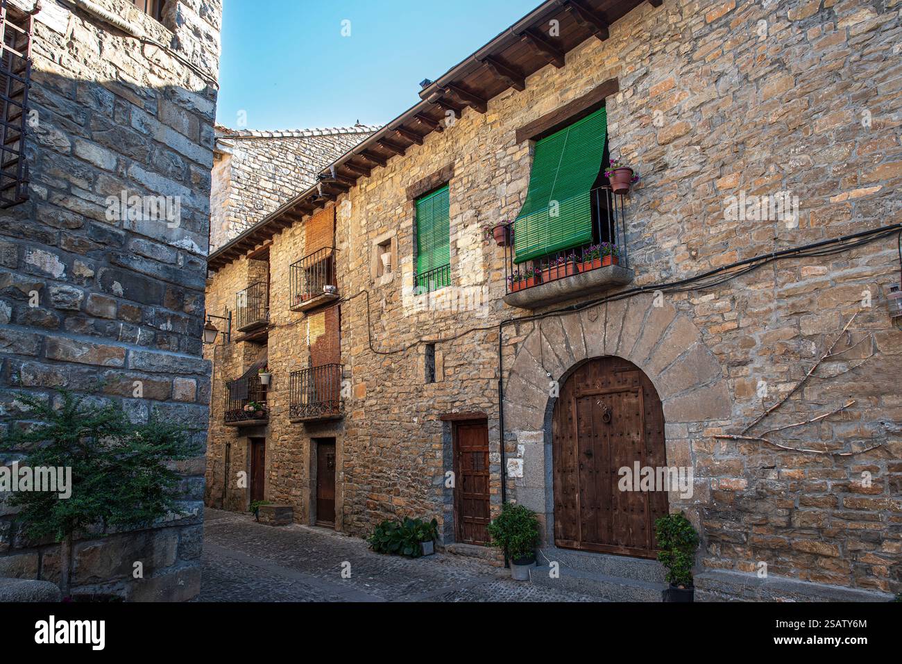 Landscape ainsa medieval village hi-res stock photography and images ...