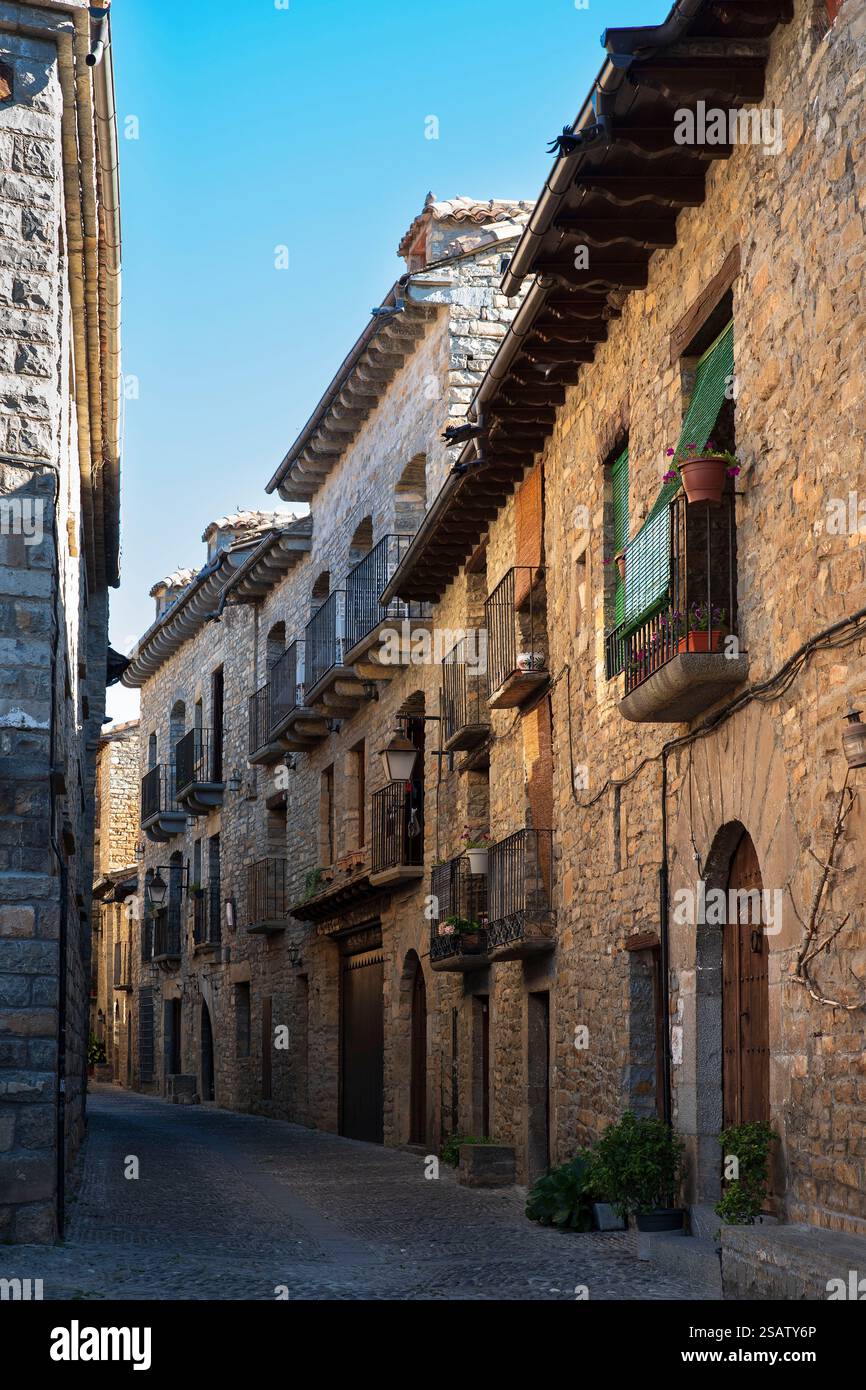 Landscape ainsa medieval village hi-res stock photography and images ...