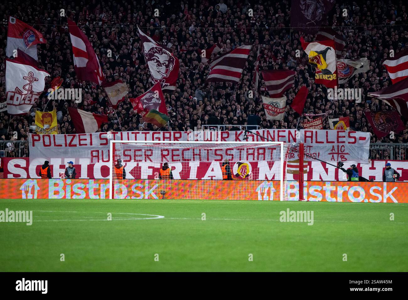 Banner der Fans/Ultras als Protest mit dem Schriftzug Polizei Stuttgart ...